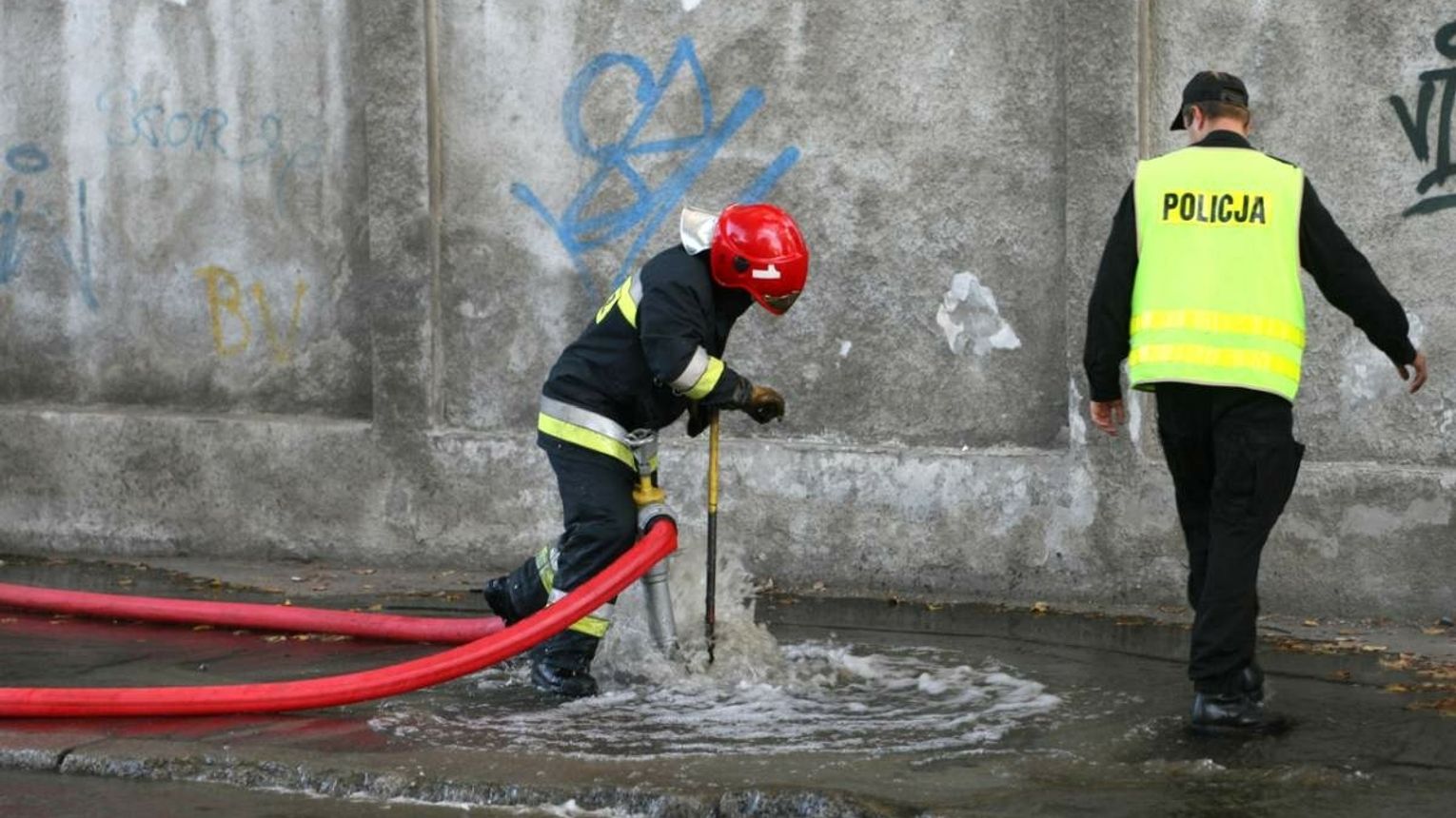 Pozrywane dachy, połamane drzewa i tornado. Krajobraz Polski po burzach