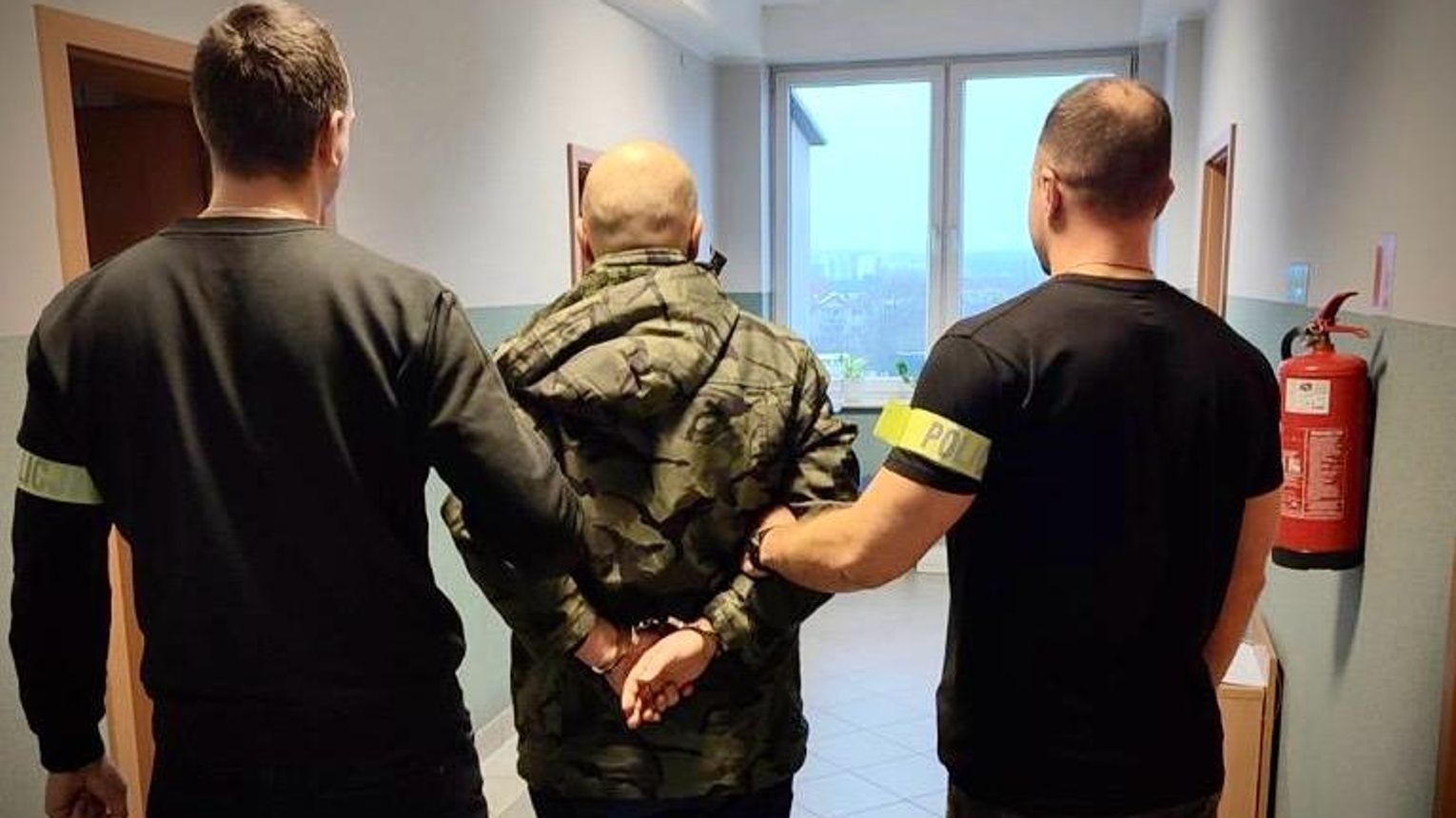 Prześladował i postrzelił niewinną seniorkę. Policję wezwał jej sąsiad Prześladował i postrzelił niewinną seniorkę. Policję wezwał jej sąsiad